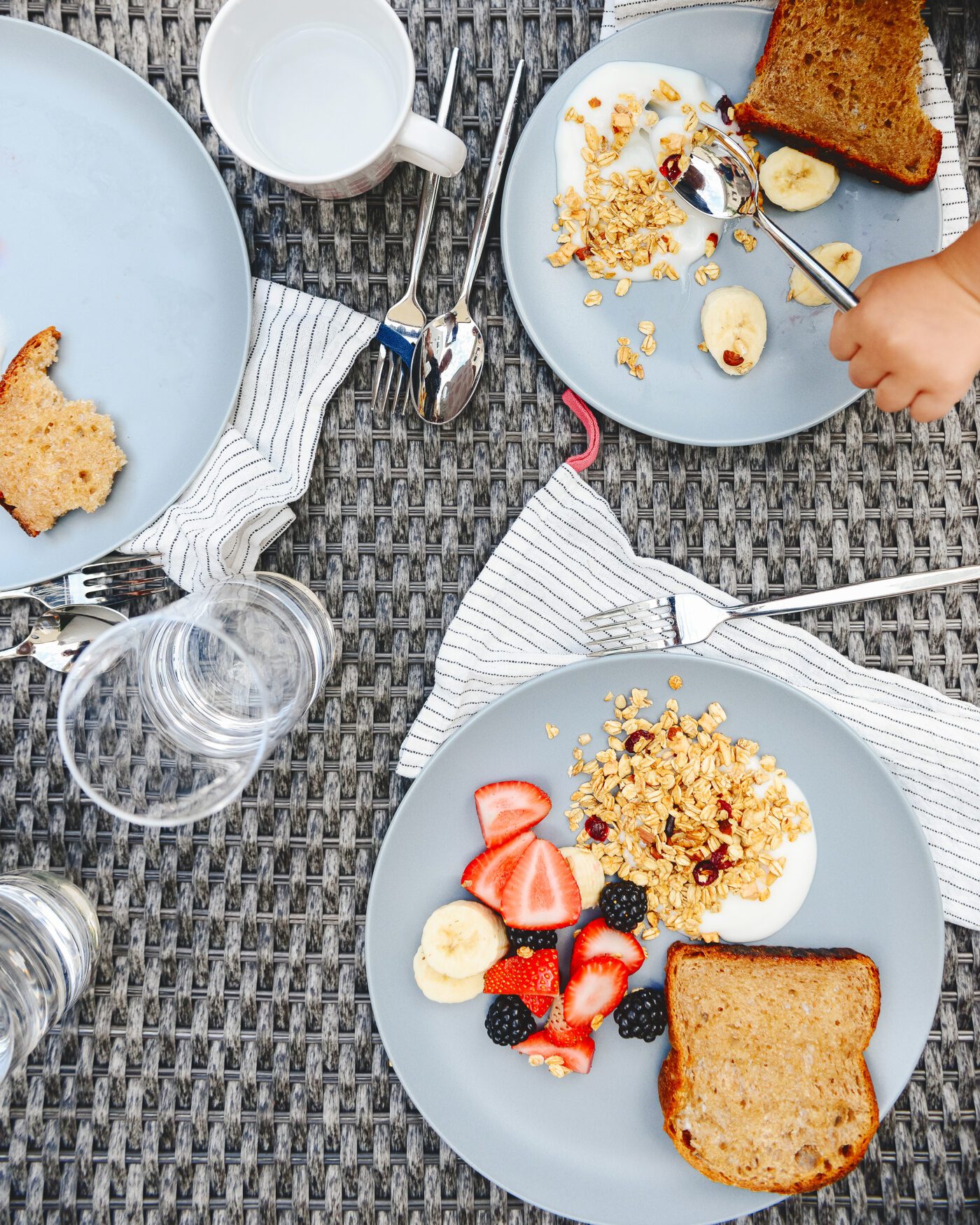 The Best Outdoor Dinnerware for Patio Season - Yellow Brick Home